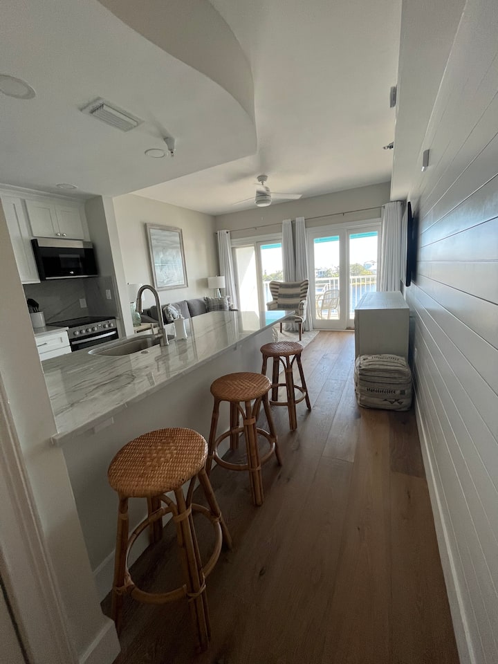 Beautifully Updated Condo- Nice Views - Condominiums for Rent in Panama ...