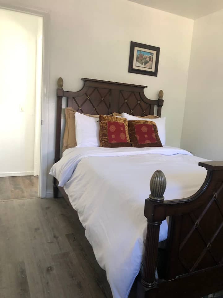 1 Cozy Guest House In The Los Gatos Suburbs! - Los Gatos, CA