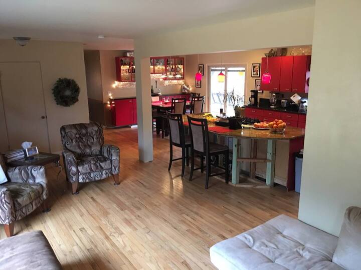 Younique With Two Bedrooms, Pool/hot Tub, And Deck - Oliver Winery, Bloomington