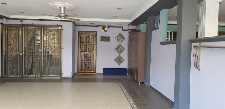 Kinrara Homestay Right At The Heart Of Puchong - Kuala Lumpur