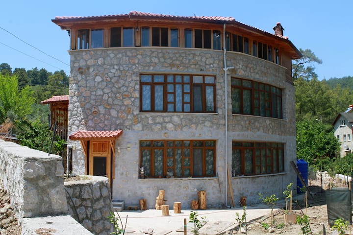 Olympos 'Da Orman İçInde Dağ Manzaralı  Lüks Taşev - Çıralı