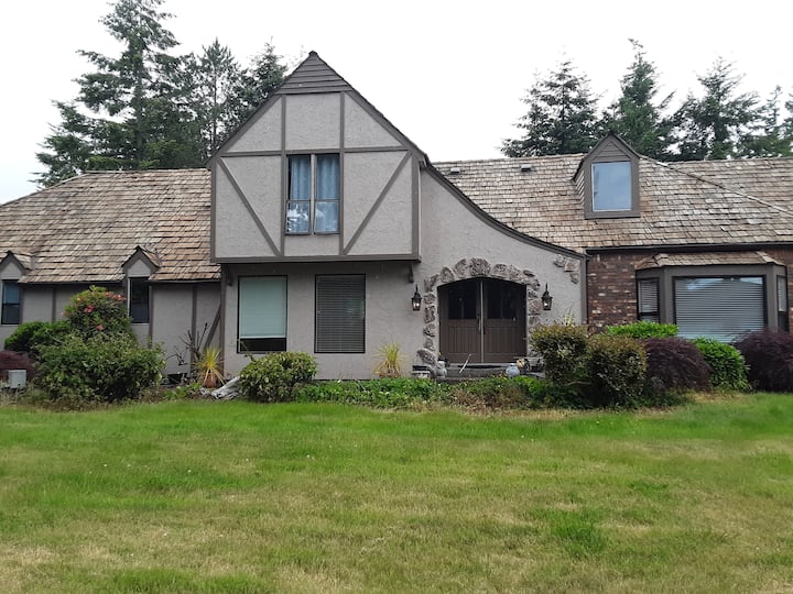 Tudor Mansion In Gig Harbor - Gig Harbor, WA