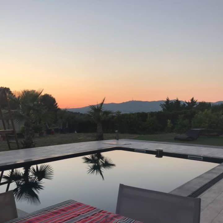 Bas De Villa En Rez De Jardin Et Piscine Privée - Marseille