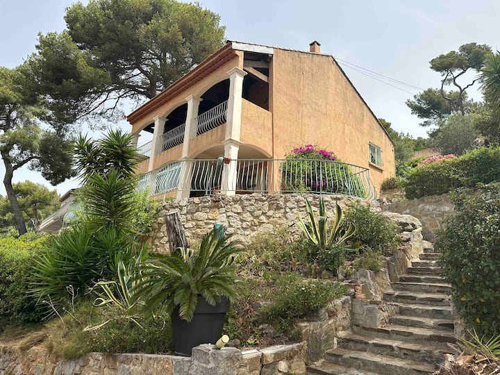 Grand T2 Très Lumineux En Rez De Jardin Villa - Carqueiranne