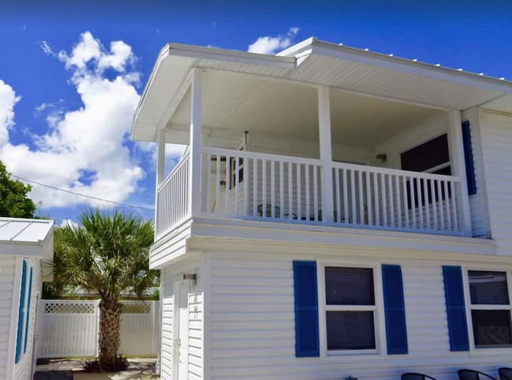 Beach Serenity -The Sunrise King Suite - Cape Canaveral, FL