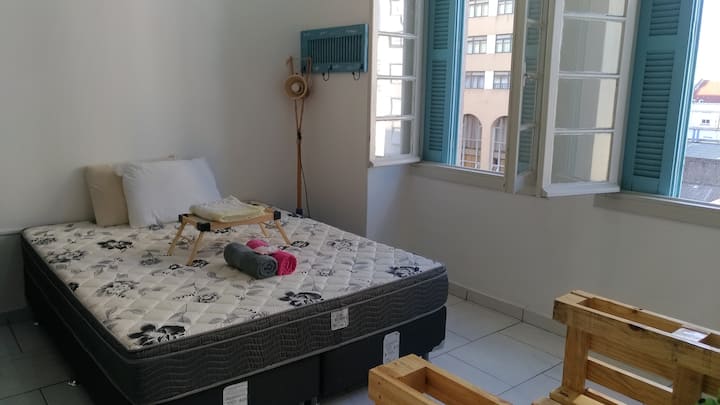 Quarto Amplo Com Cama Queen No Centro De Poa. - Porto Alegre