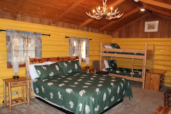 Ashton Historic Log Cabins: Cabin 7 - Ashton, ID