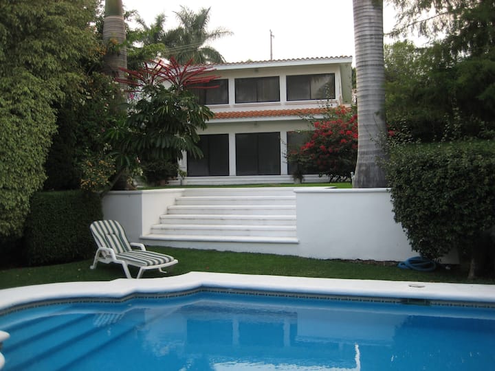 Propiedad Doble En Lomas  Cocoyoc - Cocoyoc