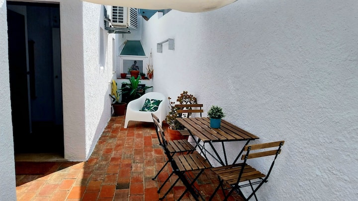 200m To Beach, Sunny Patio, Free Wi-fi And Tv - 盧什