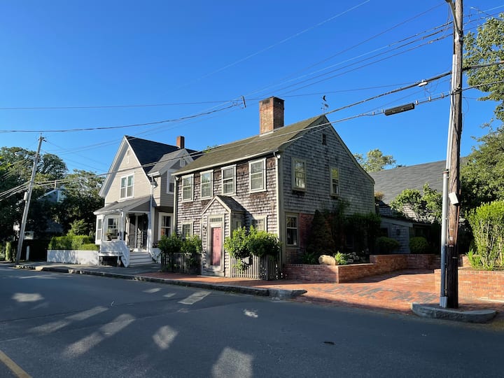 Beautiful Antique Nantucket Home In Town - Nantucket, MA