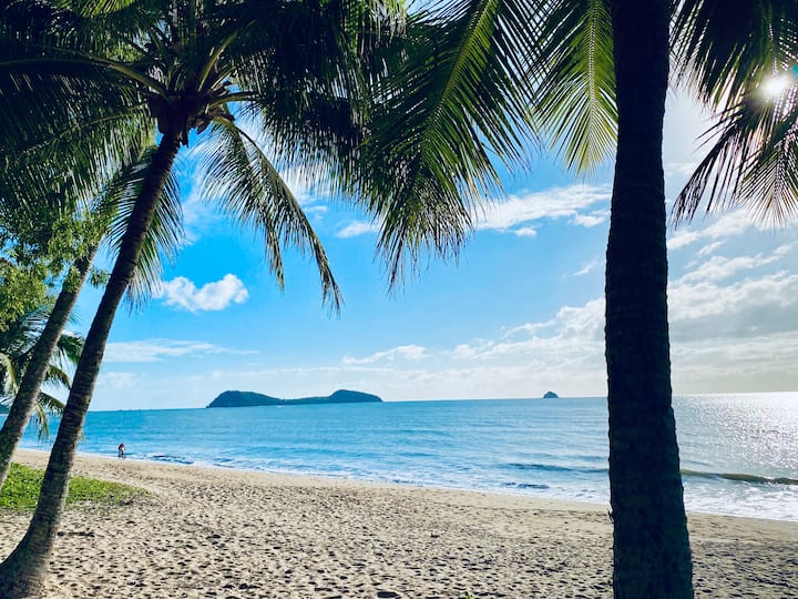 Aussie Beach House - Cairns Beaches - On The Beach - Palm Cove