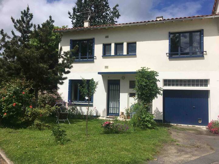 La Petite Maison Dans La Prairie - Moulins