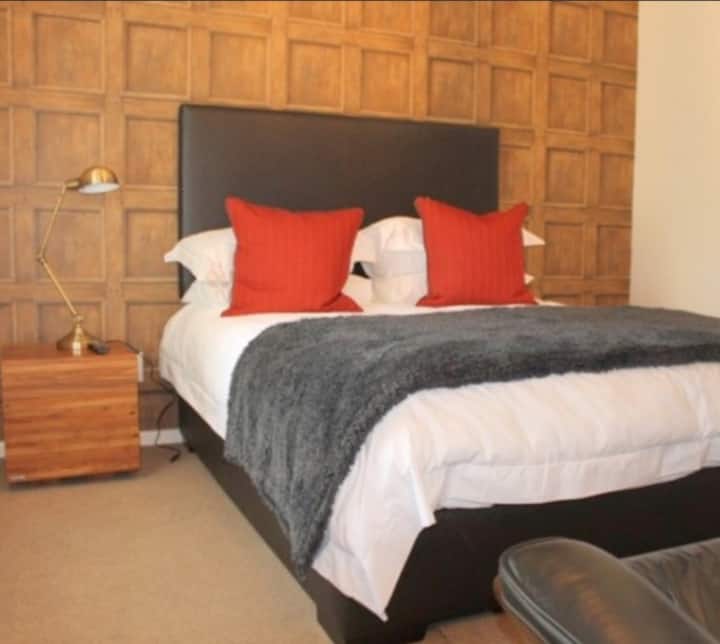 Charming Riverside House Near Beach - Plettenberg Bay