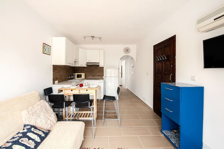 Holiday Rental. 1 Bedroom Apartment Next The Beach - Kato Paphos