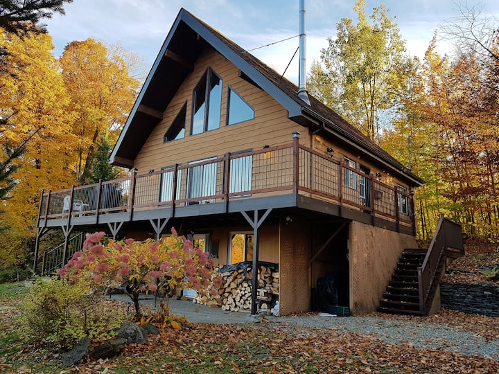 Le Chalet Du Bonheur Aux
2 Vues - Magog