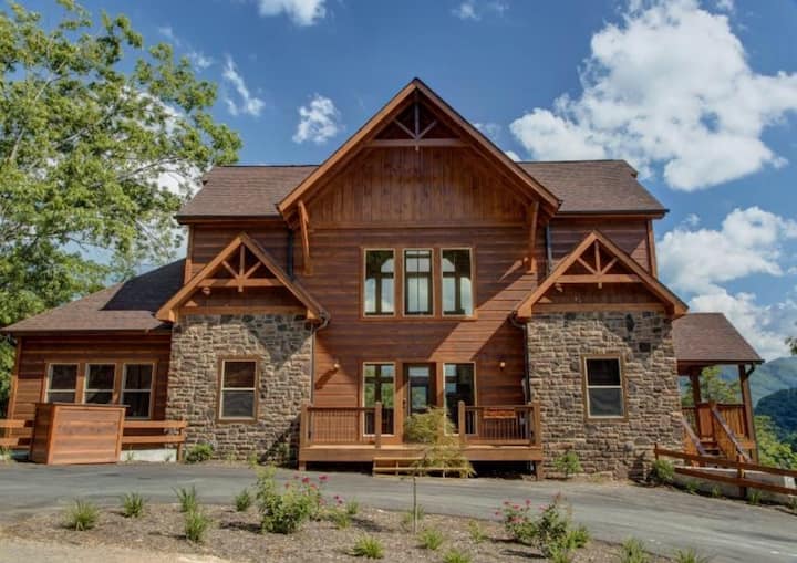 Luxury Cabin In Resort Smokies, Goldilocks - Pigeon Forge, TN