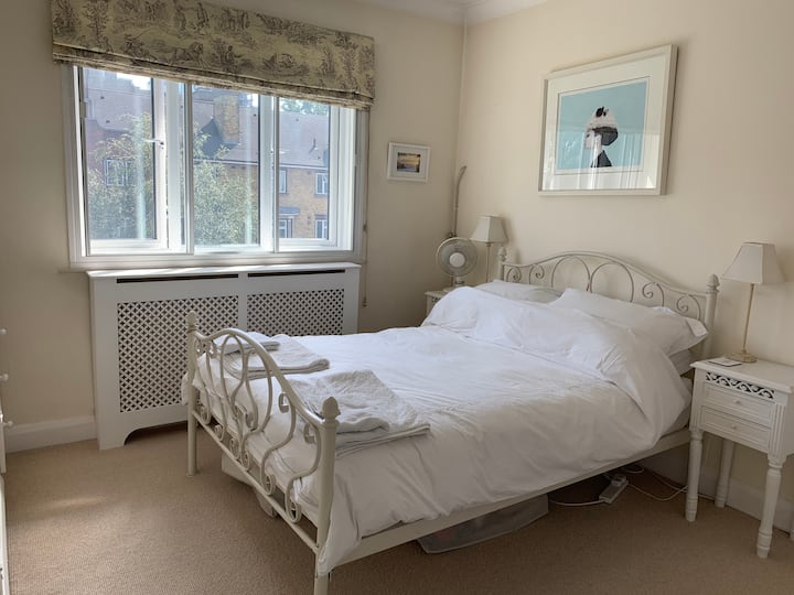 Bright Secure Topfloor Flat With Garden - Fulham