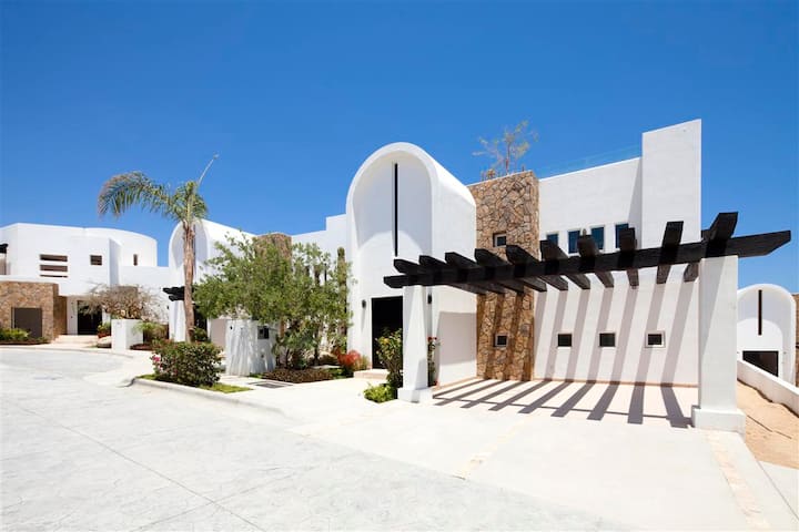 Family-friendly Luxury Villa • Pool & Views - Cabo San Lucas