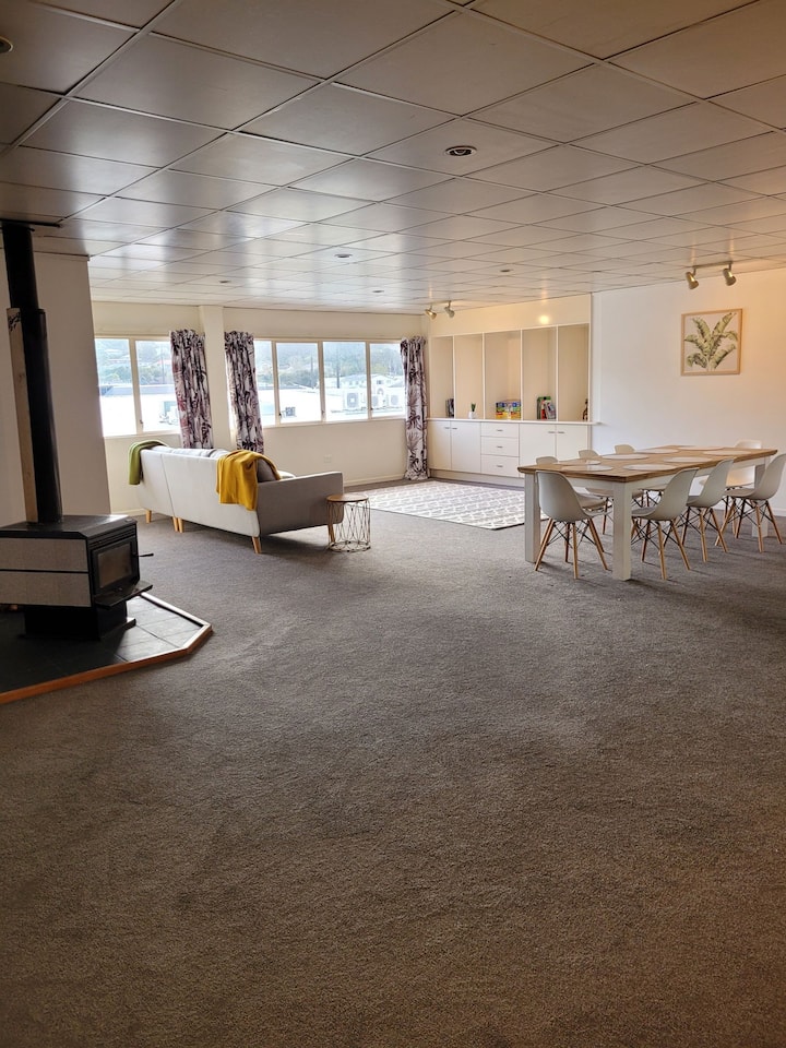 Spacious 4 Bedroom Apartment. - 