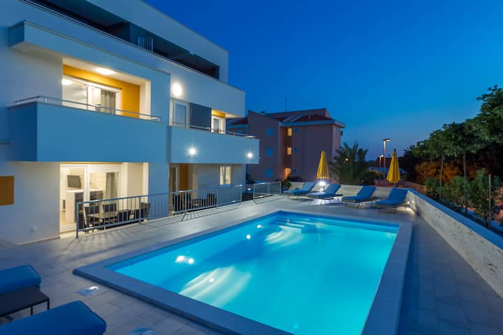 Luxury Apartments For 12 With Pool - Mandre