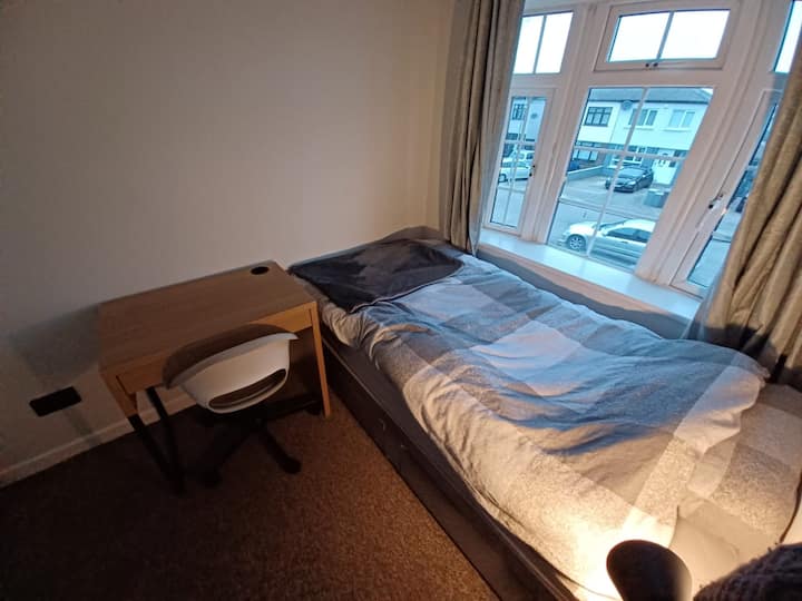 Single Room Beside Luas In D24 - Dublino