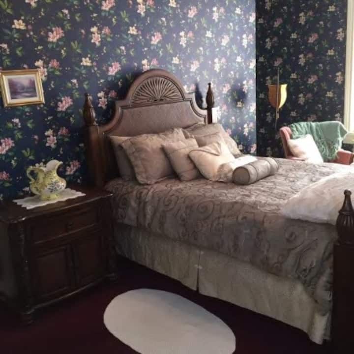 Historic Susquehanna Manor Single Room - Marietta, PA