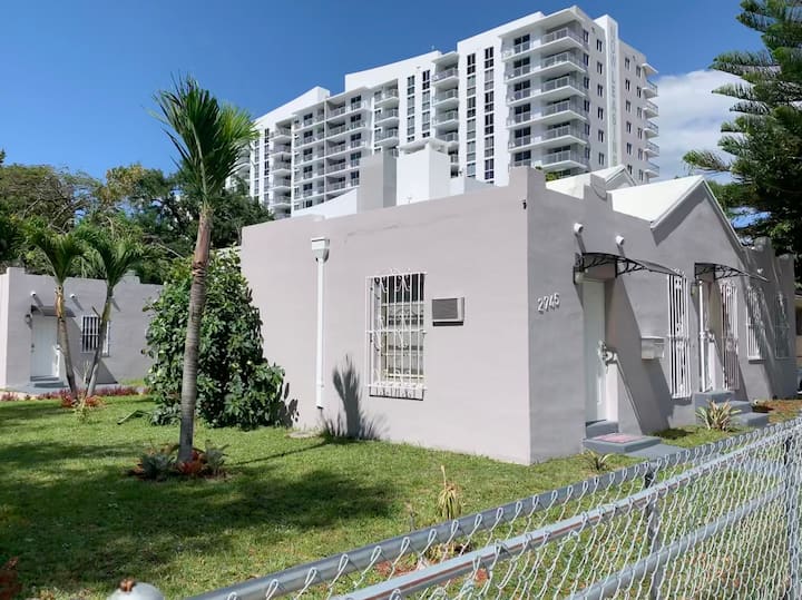 Studio-efficiency Oasis In The Grove - Coral Gables, FL