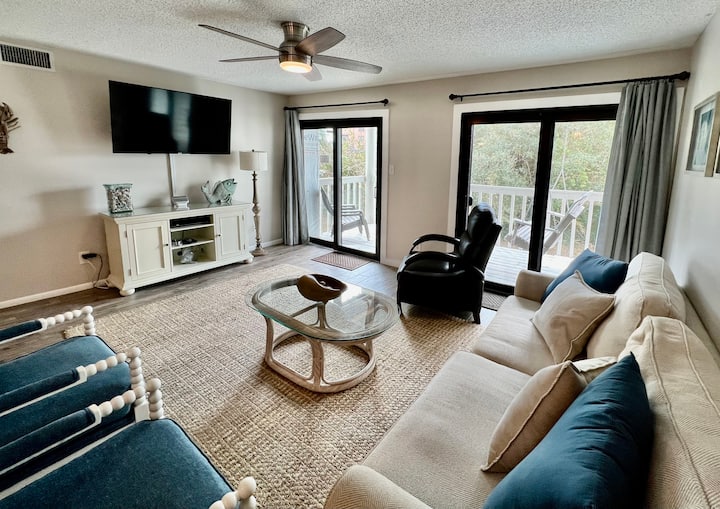 Condo W/ Beach & Bay Access, Boat Docks, & Pool! - Foley, AL