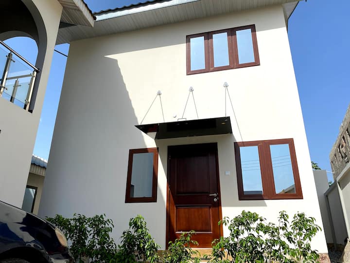 Adjiringanor Villa - Ghana