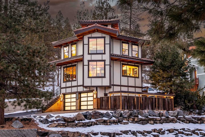 Beautiful Japanese Pagoda - Bend, OR