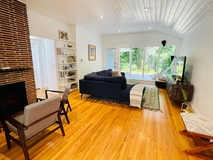 Private Cozy Midcentury Modern Home In Magnolia - Seattle, WA