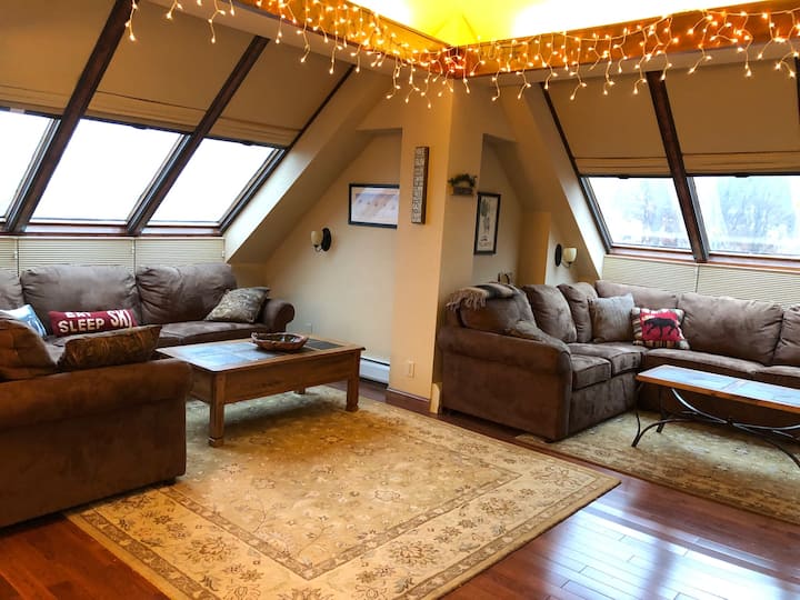 Killington Sunrise Cozy Ski-in/ski-out Condo - Killington, VT