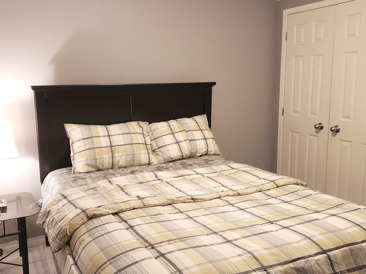 2 Bedroom Basement Suite - Separate Entrance - 오샤와