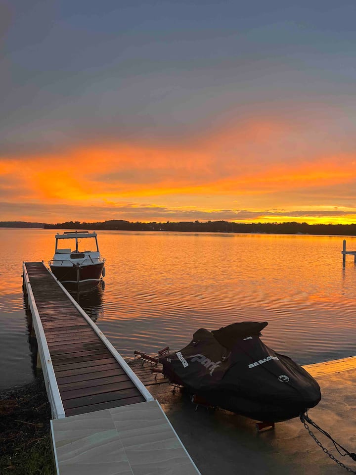 Absolute Waterfront - Blue Ribbon Location - Waratah