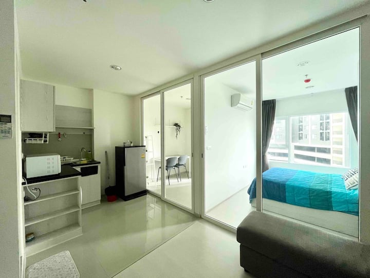Aspire Erawan Spacious Flat On Bts Sukhumvit Line - Bangkok