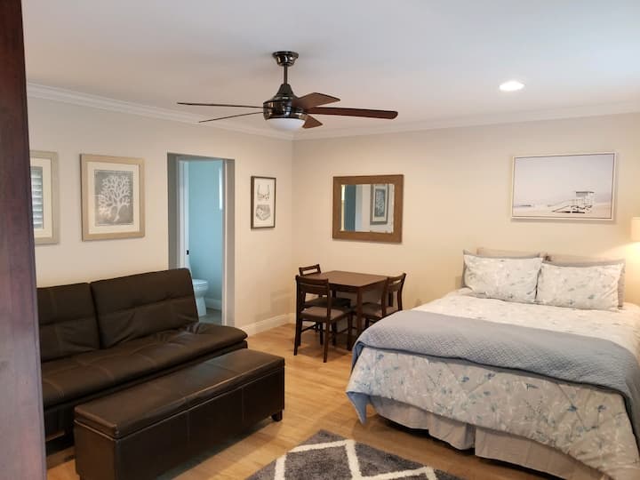 Private Spacious Studio With Kitchenette - Orange County, CA