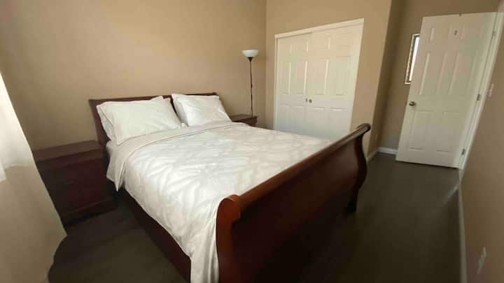 Beautiful One Bedroom Shared Bath - Las Vegas