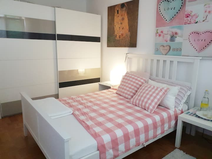 Limpia Y Hermosa Habitacion En Viena - Viena