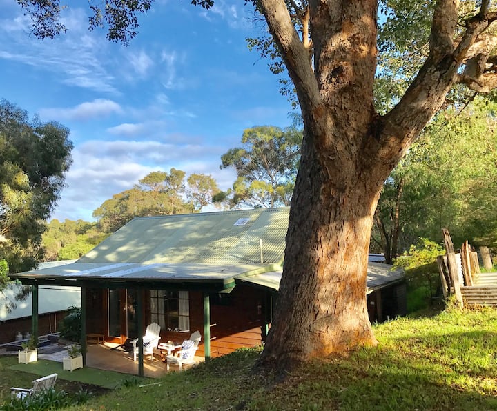 Blue Wren Cottage.
Peaceful Forest Hideaway. - Margaret River