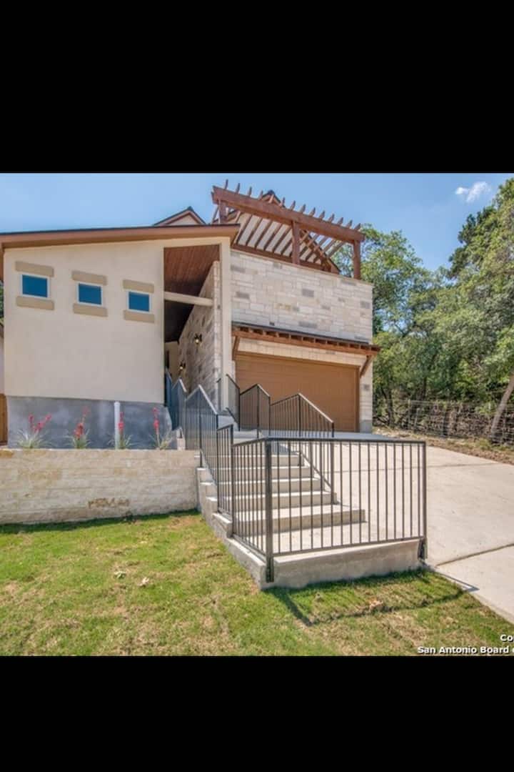 Luxury Guest Home Located Near Six Flags - San Antonio
