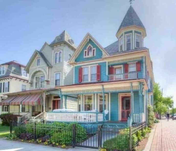 Beautiful 6 Br In Center Of Town 1 Block Beach - Cape May, NJ