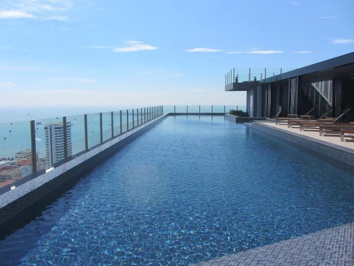 Pattaya The Base芭提雅市中心带顶层无边泳池的一室一厅一厨房一阳台的公寓o9 - Pattaya City