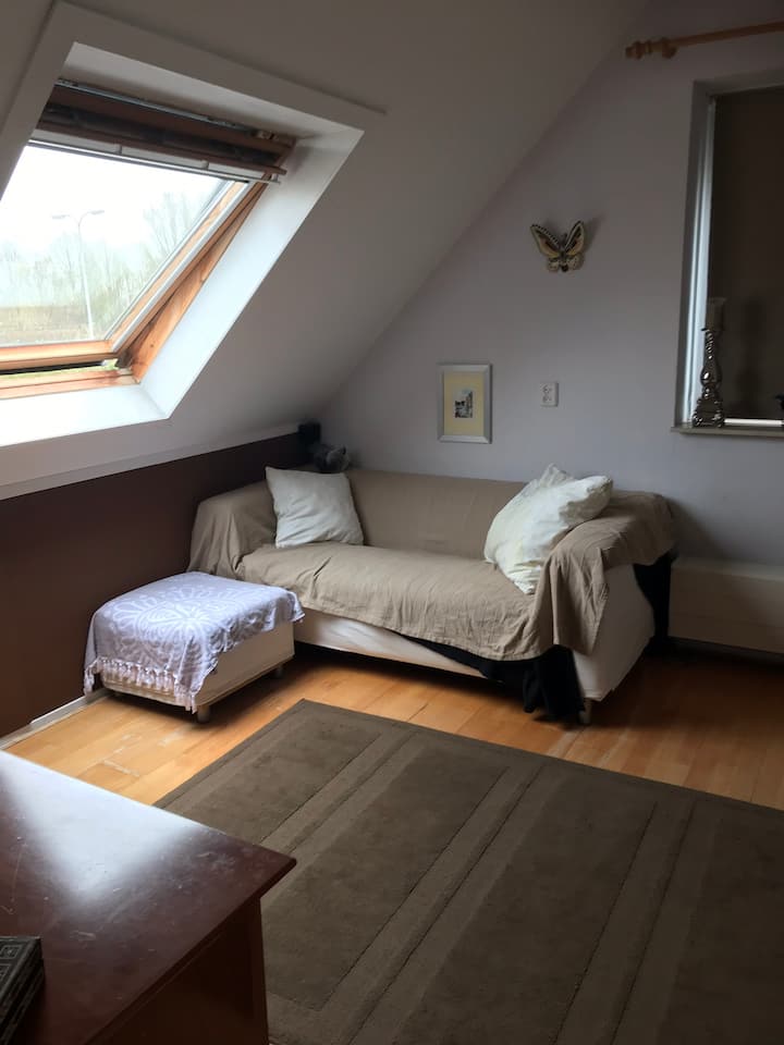 Royale Prive Zit-/slaapkamer. - Lisse