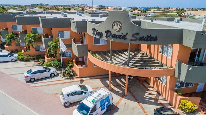 Kds Apt 3a | 2 Br | 2 Min Walk To High-rise - Aruba