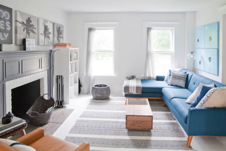 Renovated Historic Cottage W/ Pool Bellport Vllage - Bellport, NY