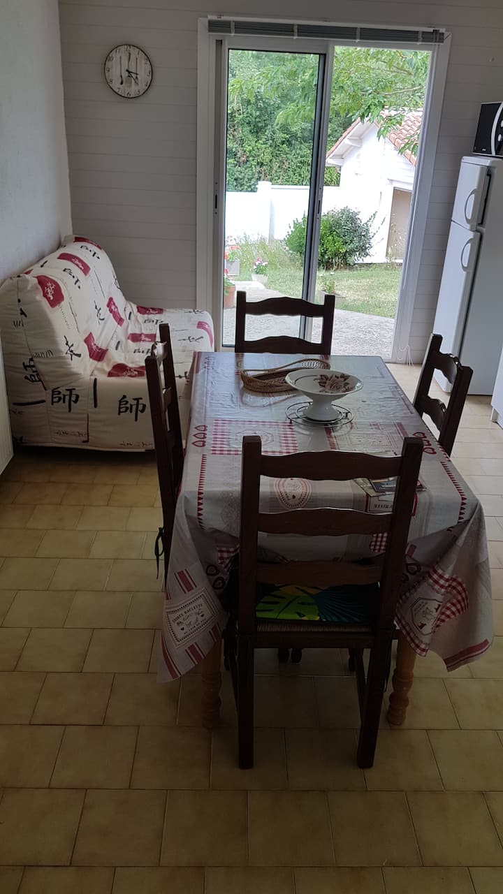 Chambre  Chez L Habitant Pour 2 Personnes
Sdb Part - Eugénie-les-Bains