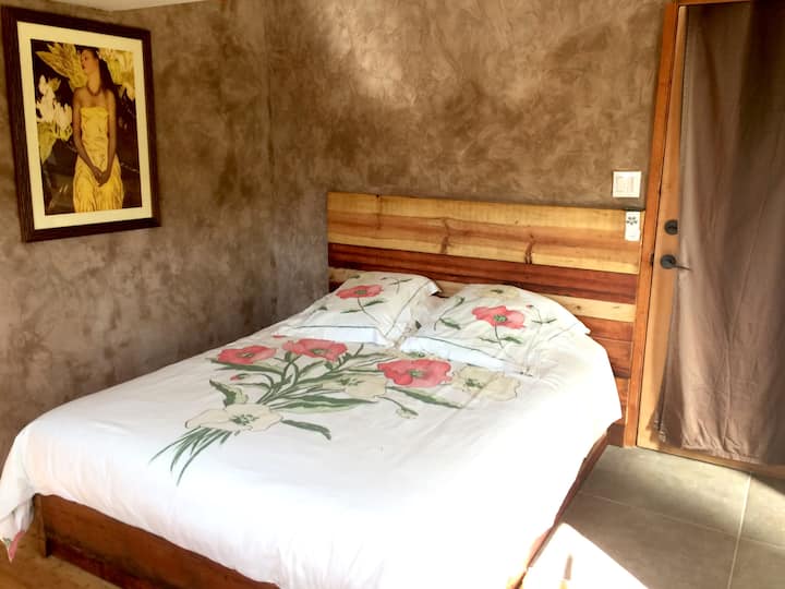 Rustic & Cozy With Garden Access - Tijuana