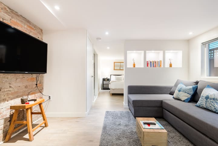 Rustic Suite Near Commercial Drive In Vancouver - 밴쿠버