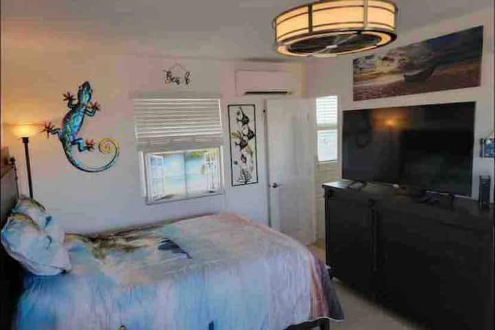 Paradise! Studio W/ Ocean Views & Heated Pool! - Daytona Beach, FL