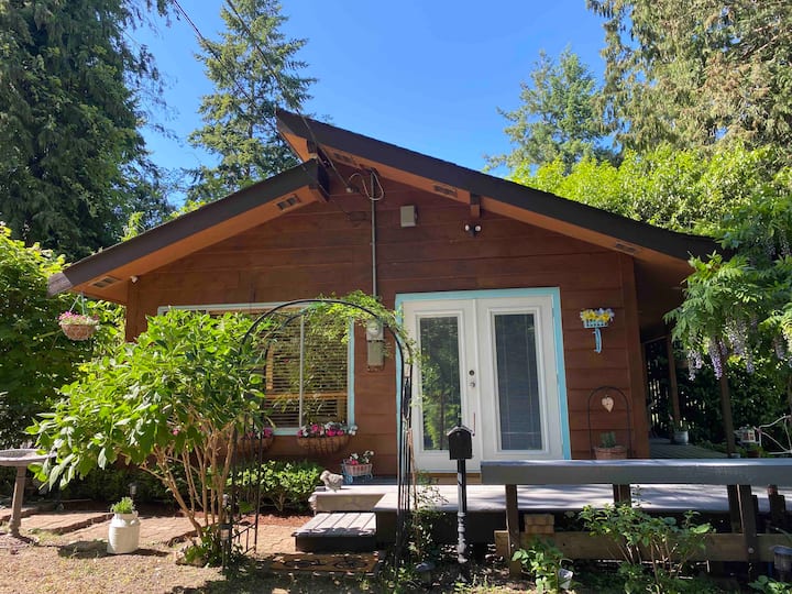 Sargeant Bay Hideaway - Sechelt